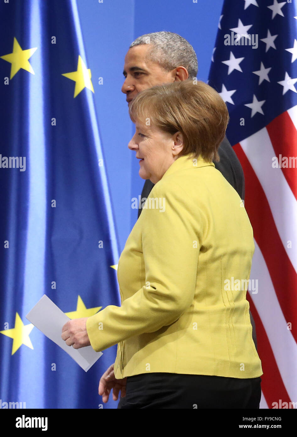 Hanover, Germany. 24th Apr, 2016. US President Barack Obama (back) and ...