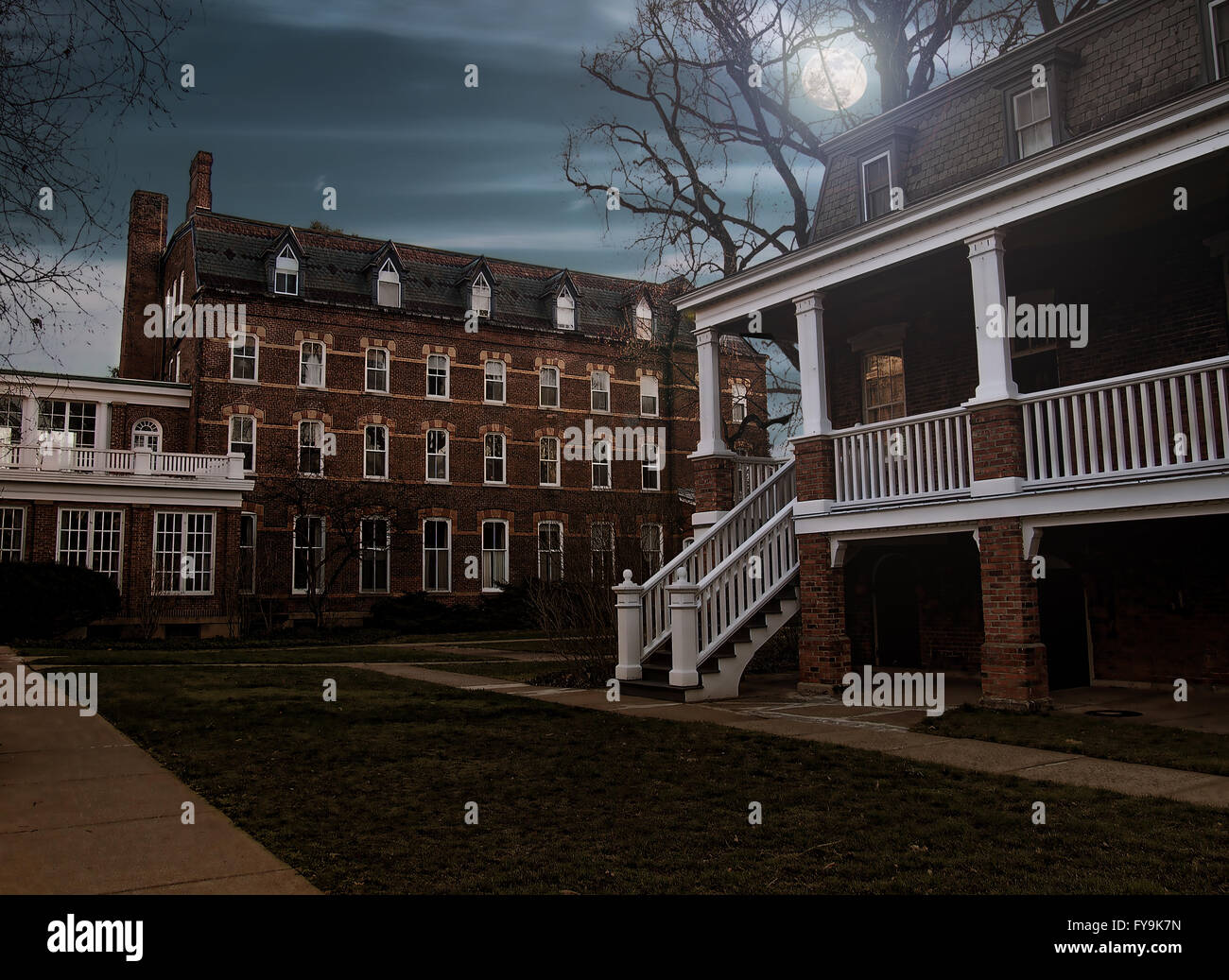 Courtyard at night hi-res stock photography and images - Alamy