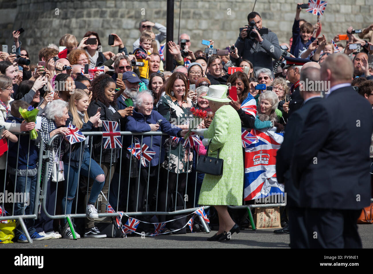 Queen elizabeth 90th birthday hi-res stock photography and images - Alamy