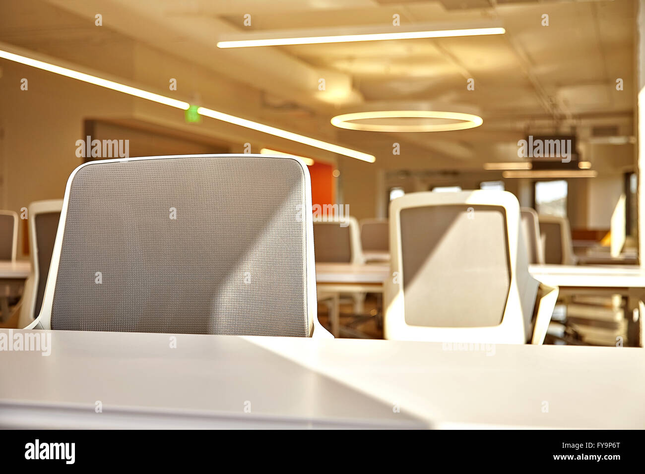 Office skyscraper view desk hi-res stock photography and images - Alamy