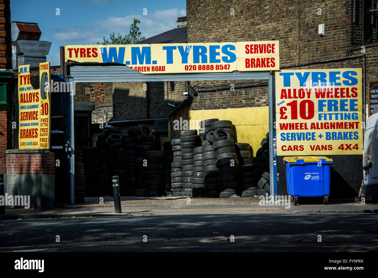 North london garage hi-res stock photography and images - Alamy