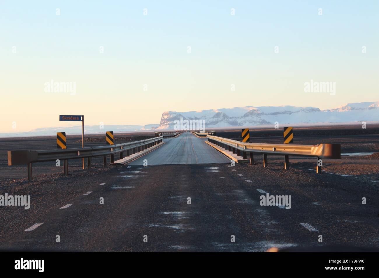 Deserted road hi-res stock photography and images - Alamy