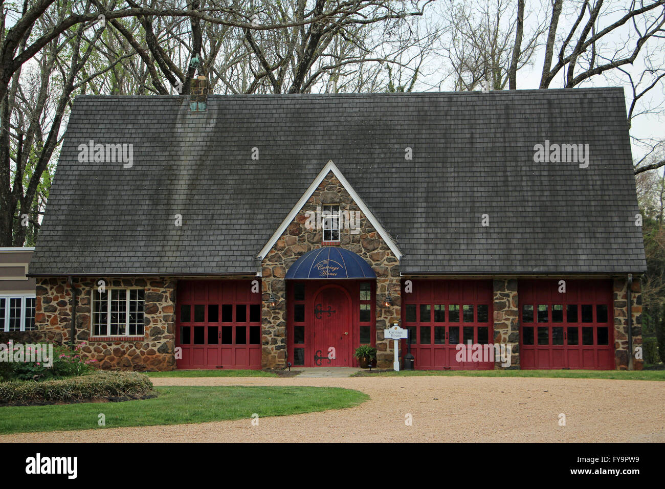 Carriage house hi-res stock photography and images - Alamy