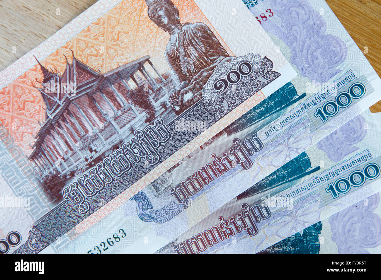 Cambodian five hundred riel note hi-res stock photography and images ...