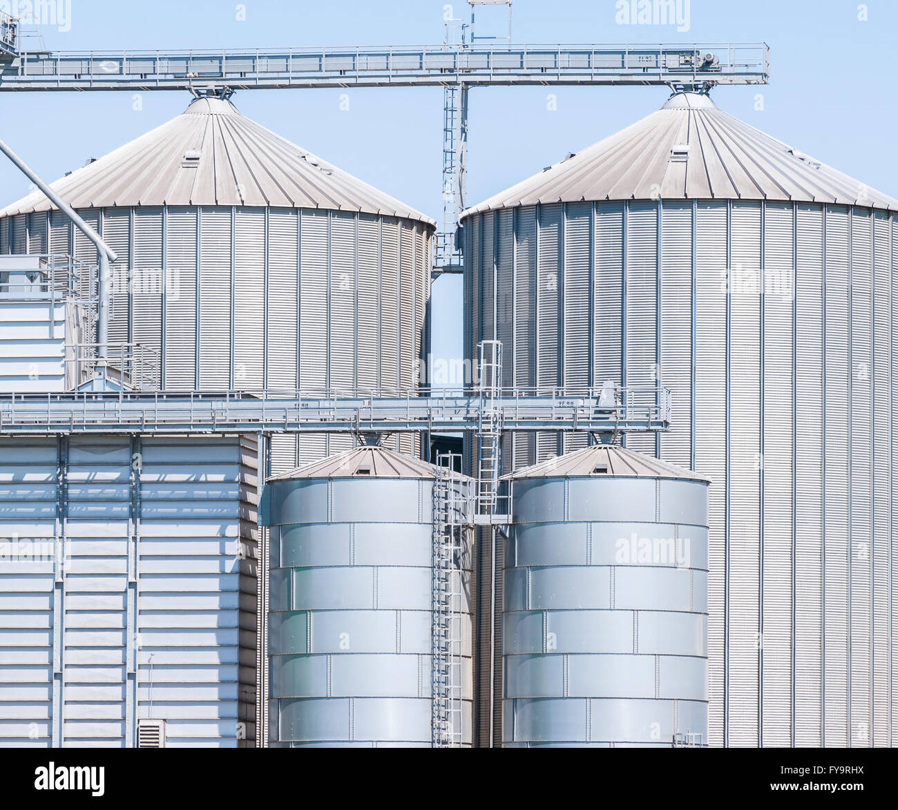 Storage facility cereals and production of bio gas; silos and drying ...