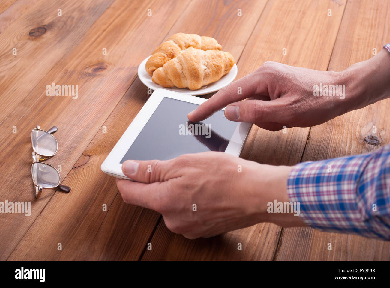Hands man computer hi-res stock photography and images - Alamy