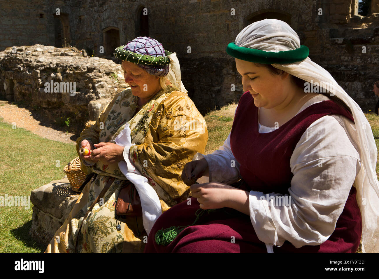 Women sewing history hi-res stock photography and images - Alamy