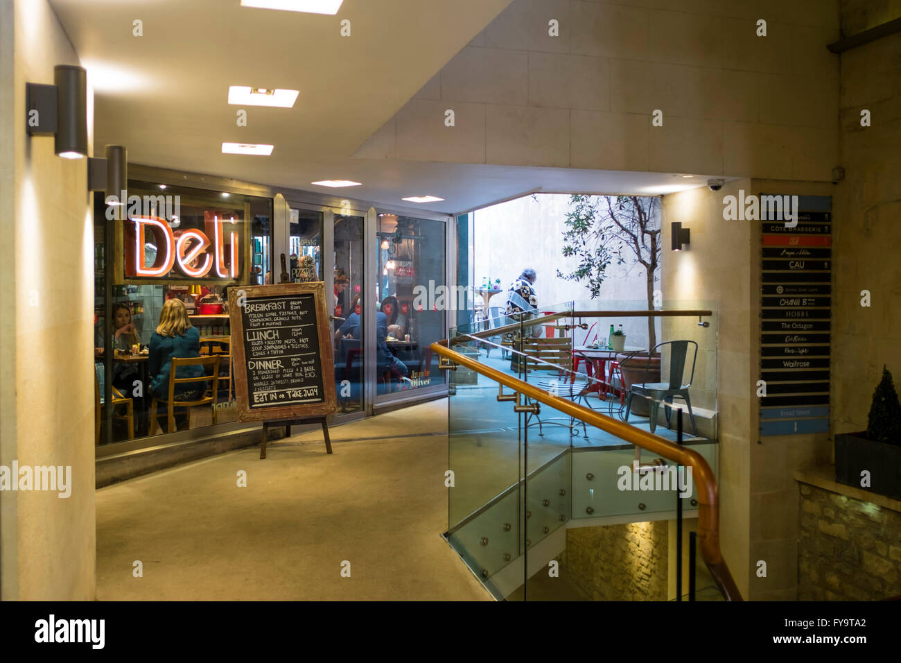 Italian deli hi-res stock photography and images - Alamy