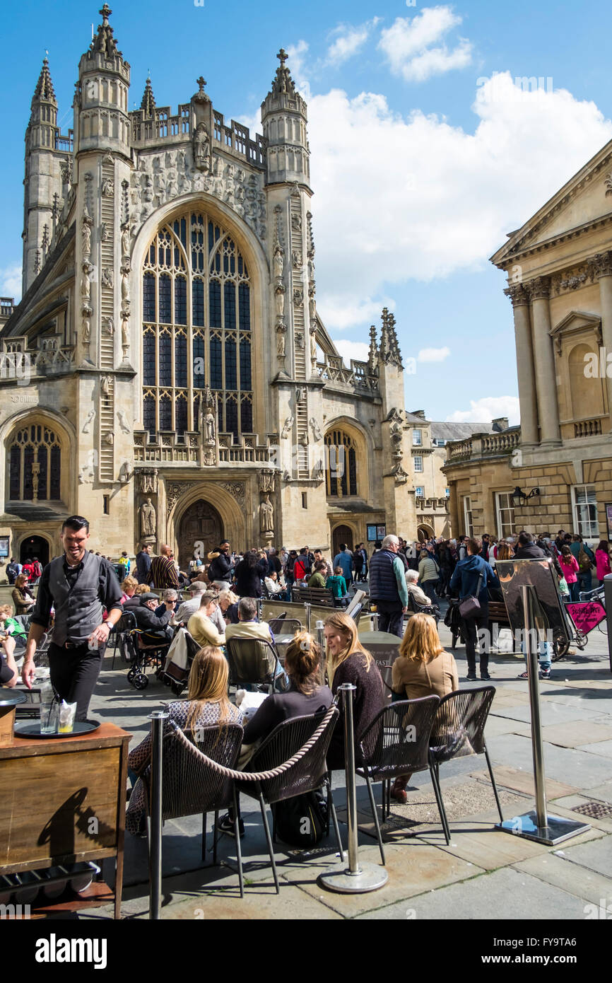 Courtyard cafe hi-res stock photography and images - Alamy