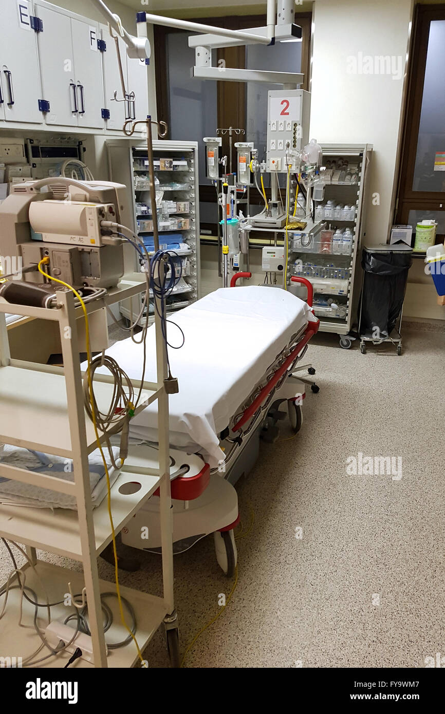 Reanimation room at a medical center ER Stock Photo - Alamy