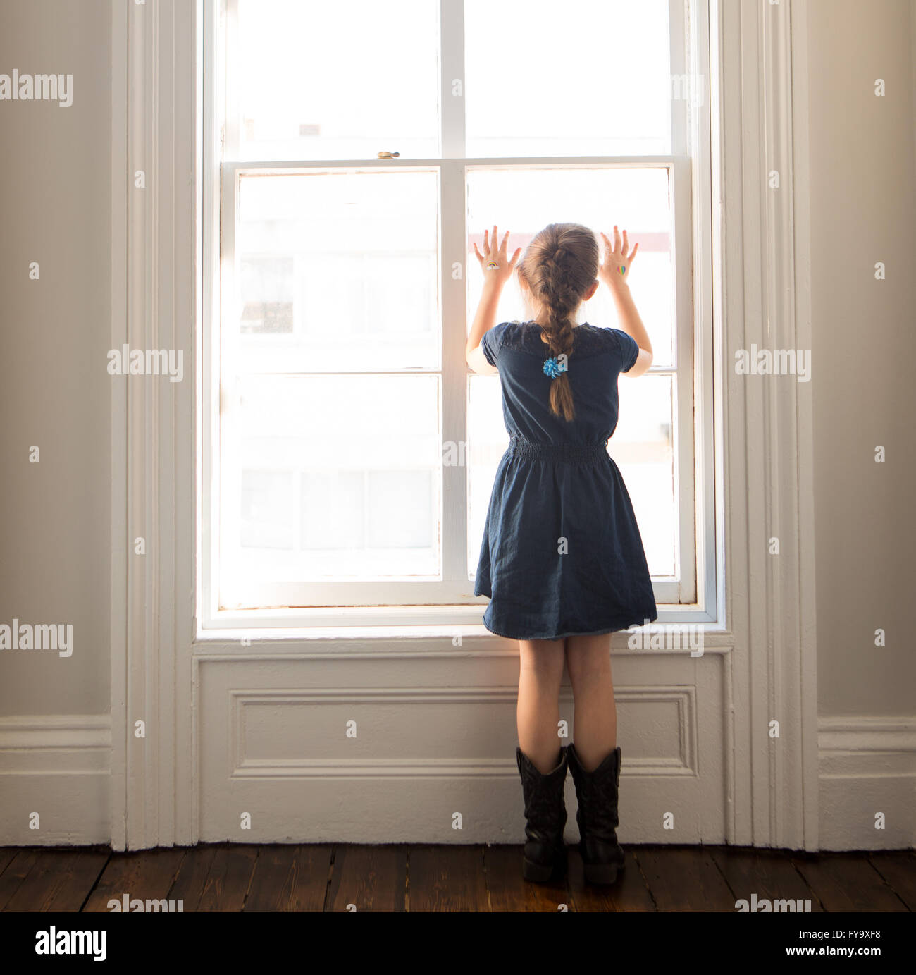 girl looking out window Stock Photo - Alamy
