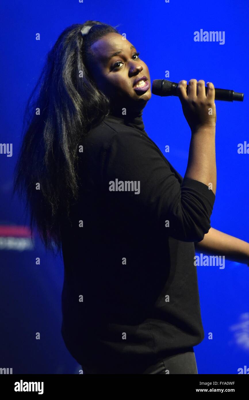 Alex newell hi-res stock photography and images - Alamy