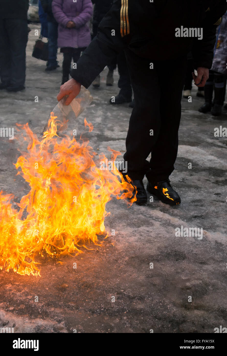 Burning effigy of lady maslenitsa hi-res stock photography and images ...