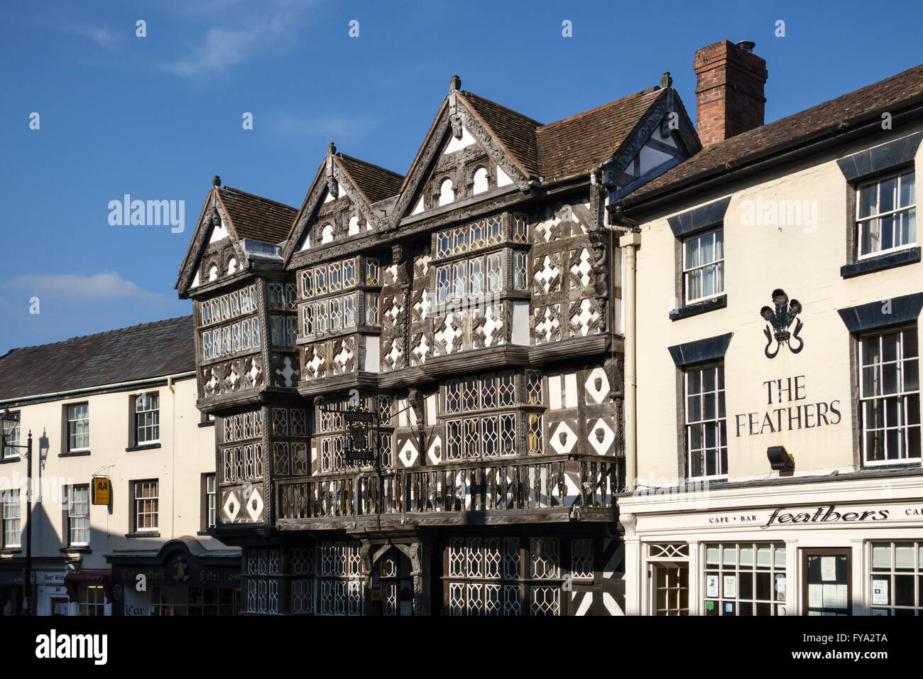 Tudor inn hi-res stock photography and images - Alamy