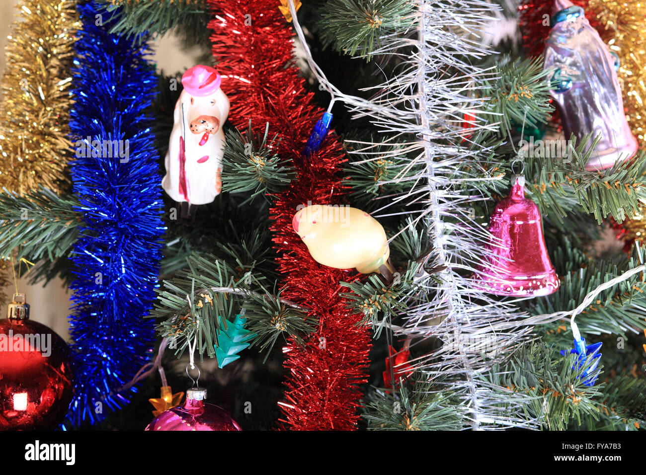 Green round snowflake holiday hi-res stock photography and images - Alamy
