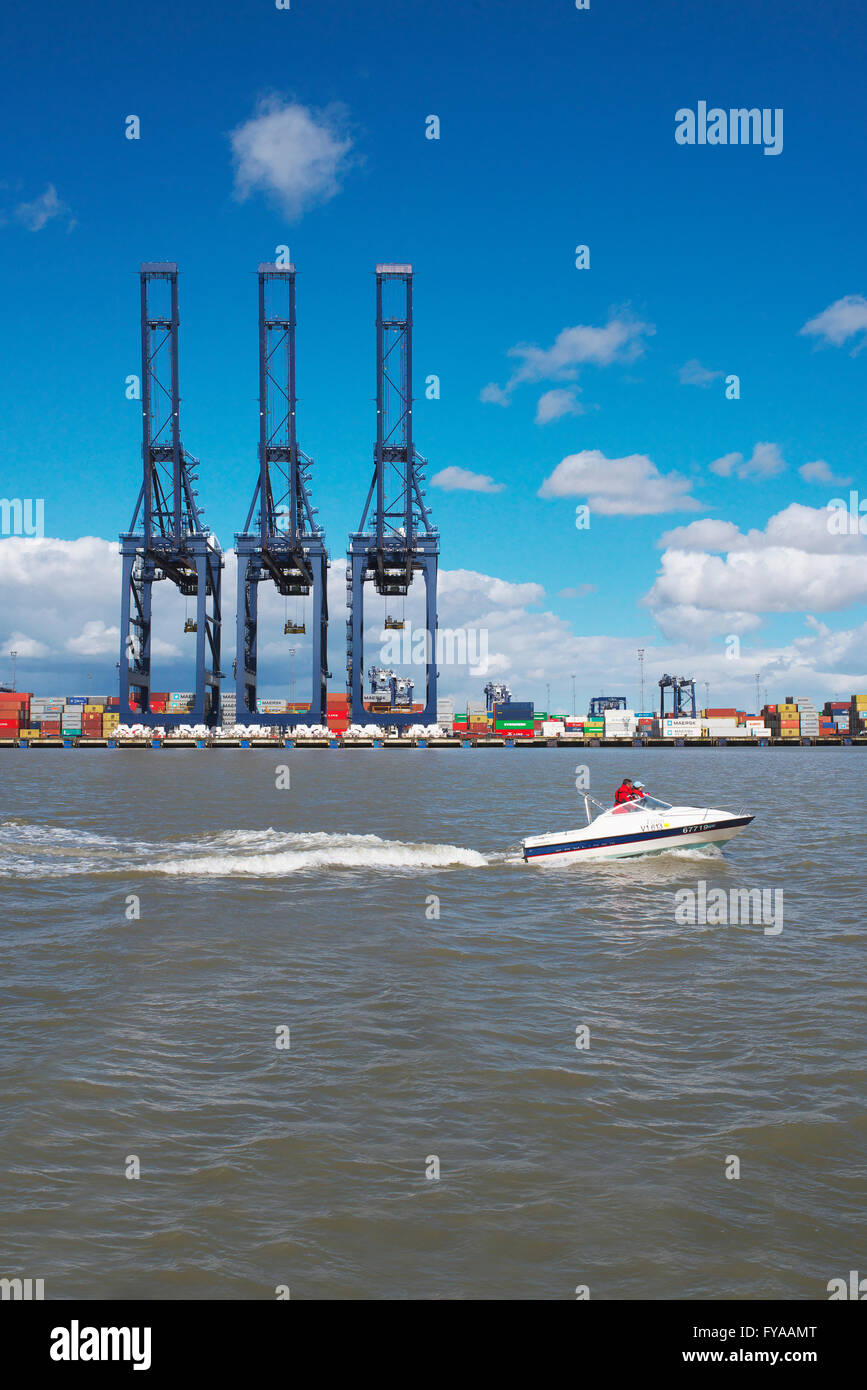 Large cranes hi-res stock photography and images - Alamy