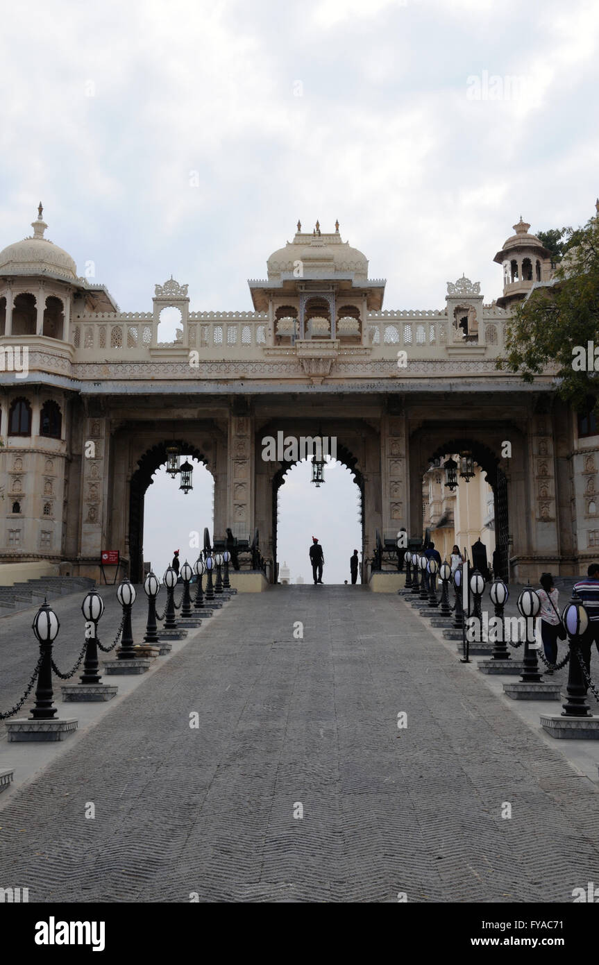 The road up to the entrance gates to the City Palace complex in Udaipur ...