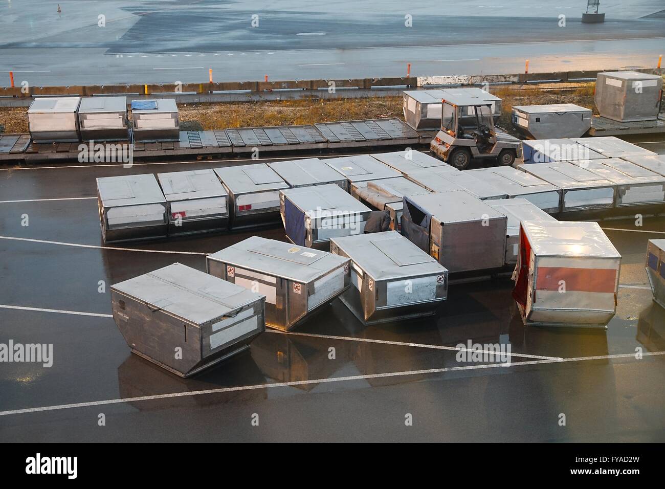 Air Cargo Containers Stock Photo - Alamy Air Cargo Containers Stock Photo - Alamy
