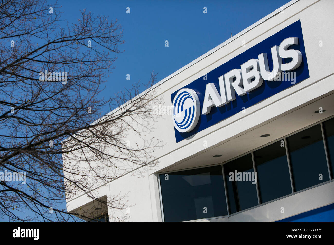 Airbus logo hi-res stock photography and images - Alamy