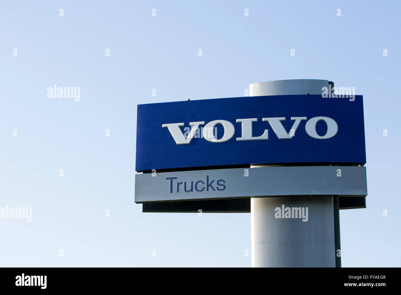 Volvo logo hi-res stock photography and images - Alamy