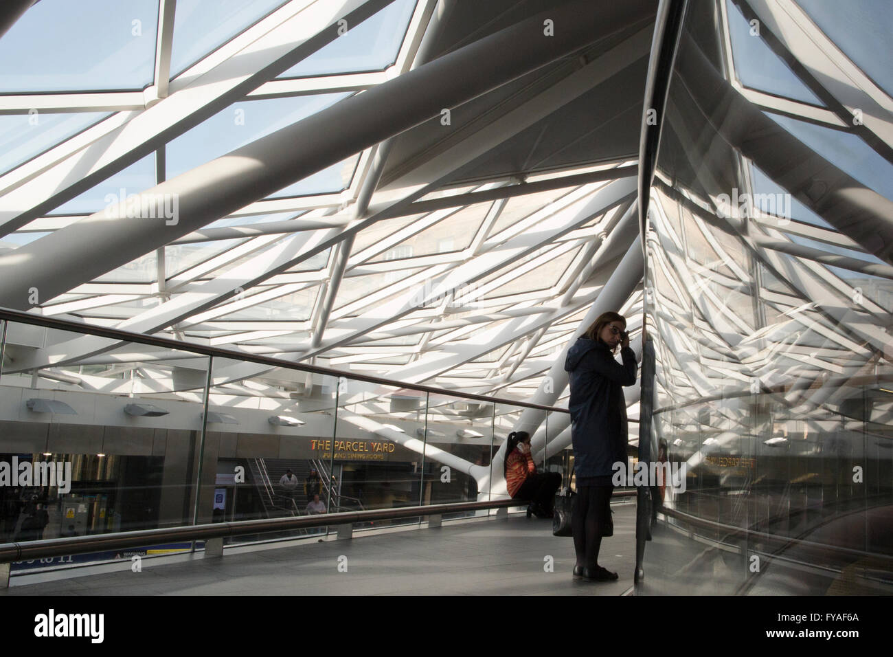 Kings cross station inside hi-res stock photography and images - Alamy