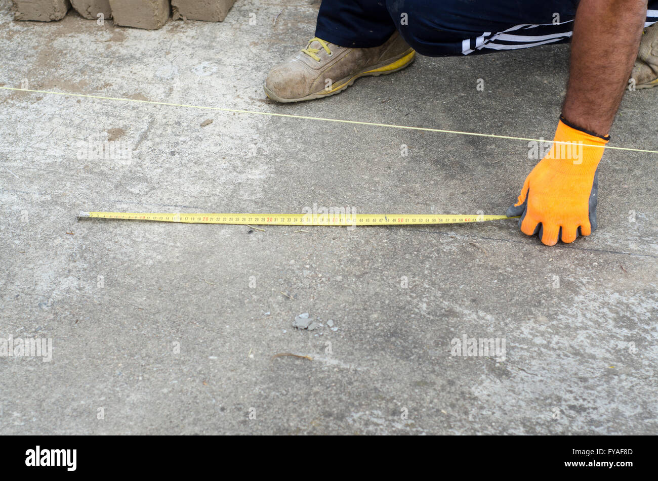 Bricklayer laying bricks construction house hi-res stock photography ...