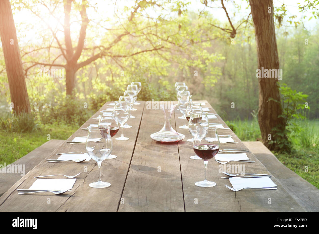 Outdoor italy dining garden hi-res stock photography and images - Alamy