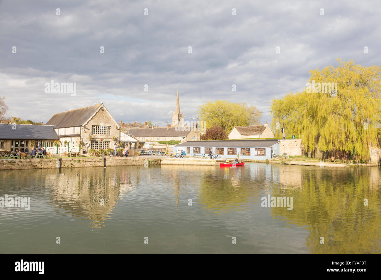 The River Thames at Lechlade on Thames, Gloucestershire, England, UK ...
