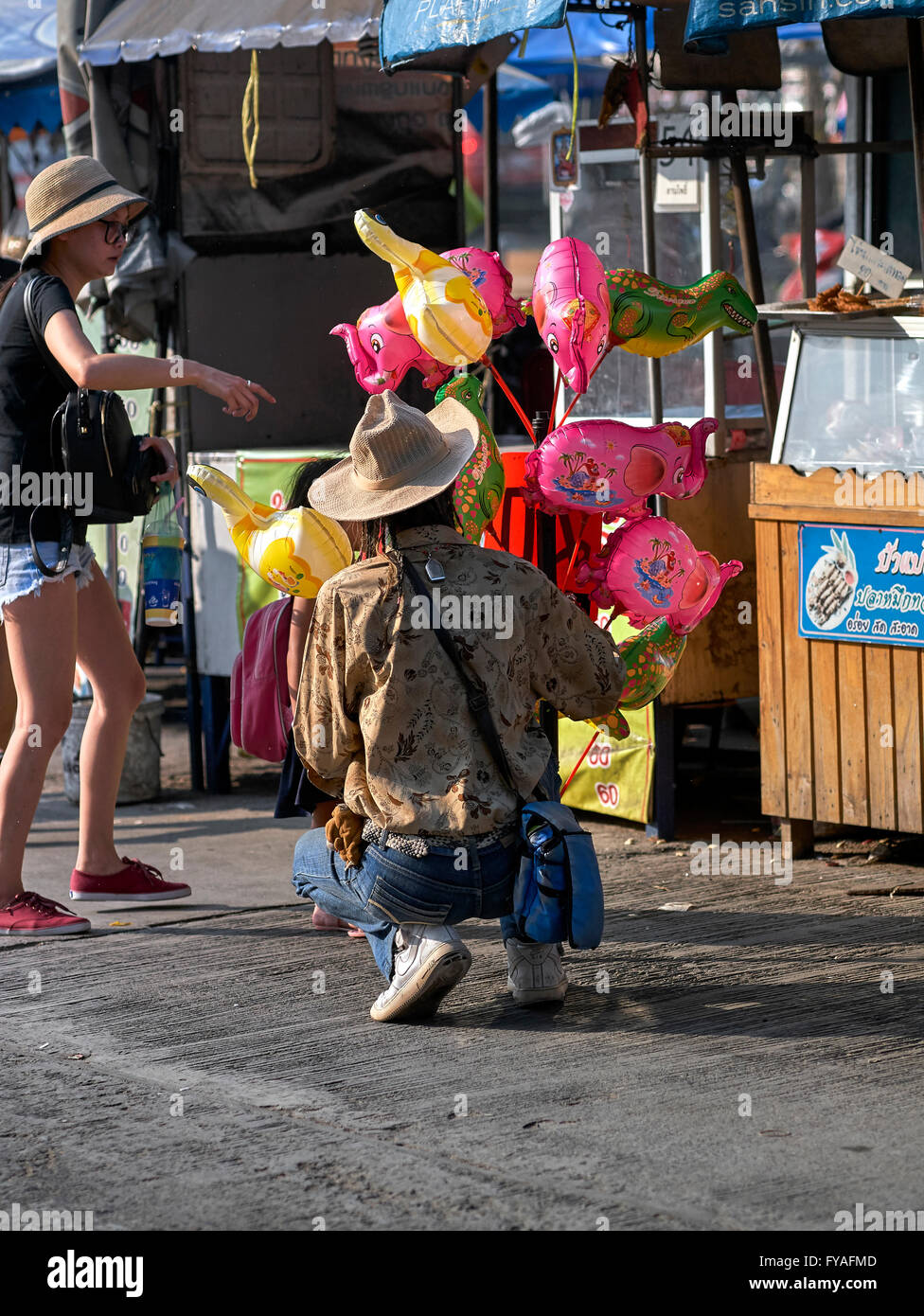 People selling balloons hi-res stock photography and images - Alamy