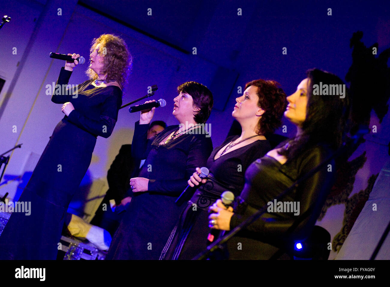 Folk singer performing female hi-res stock photography and images - Alamy