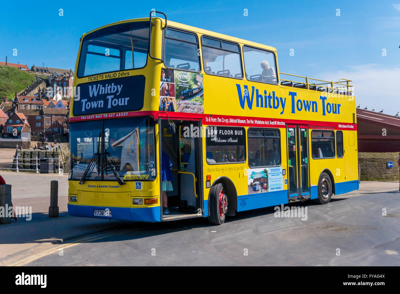 Yellow tour bus hi-res stock photography and images - Alamy