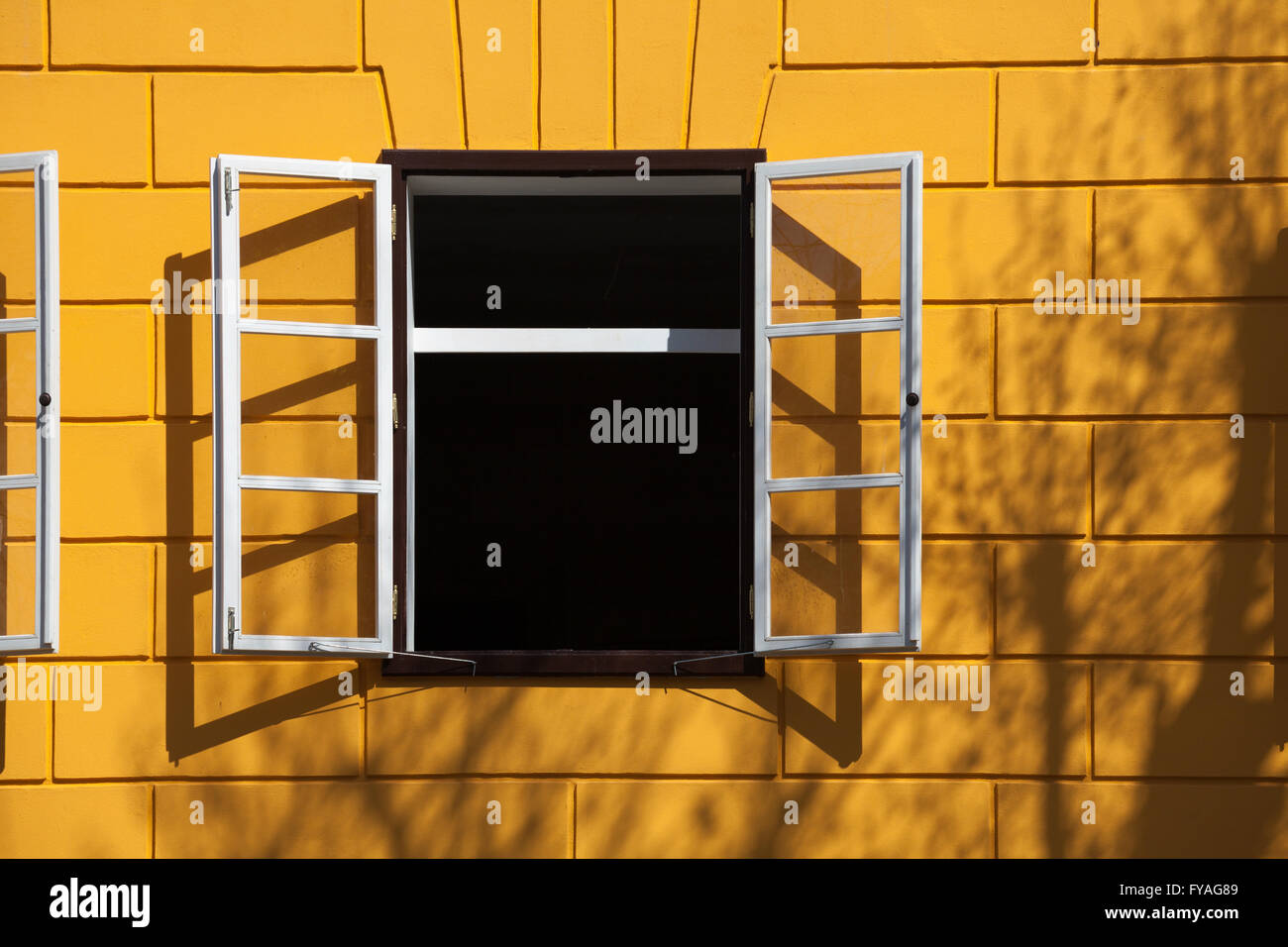 Yellow window frames hi-res stock photography and images - Alamy