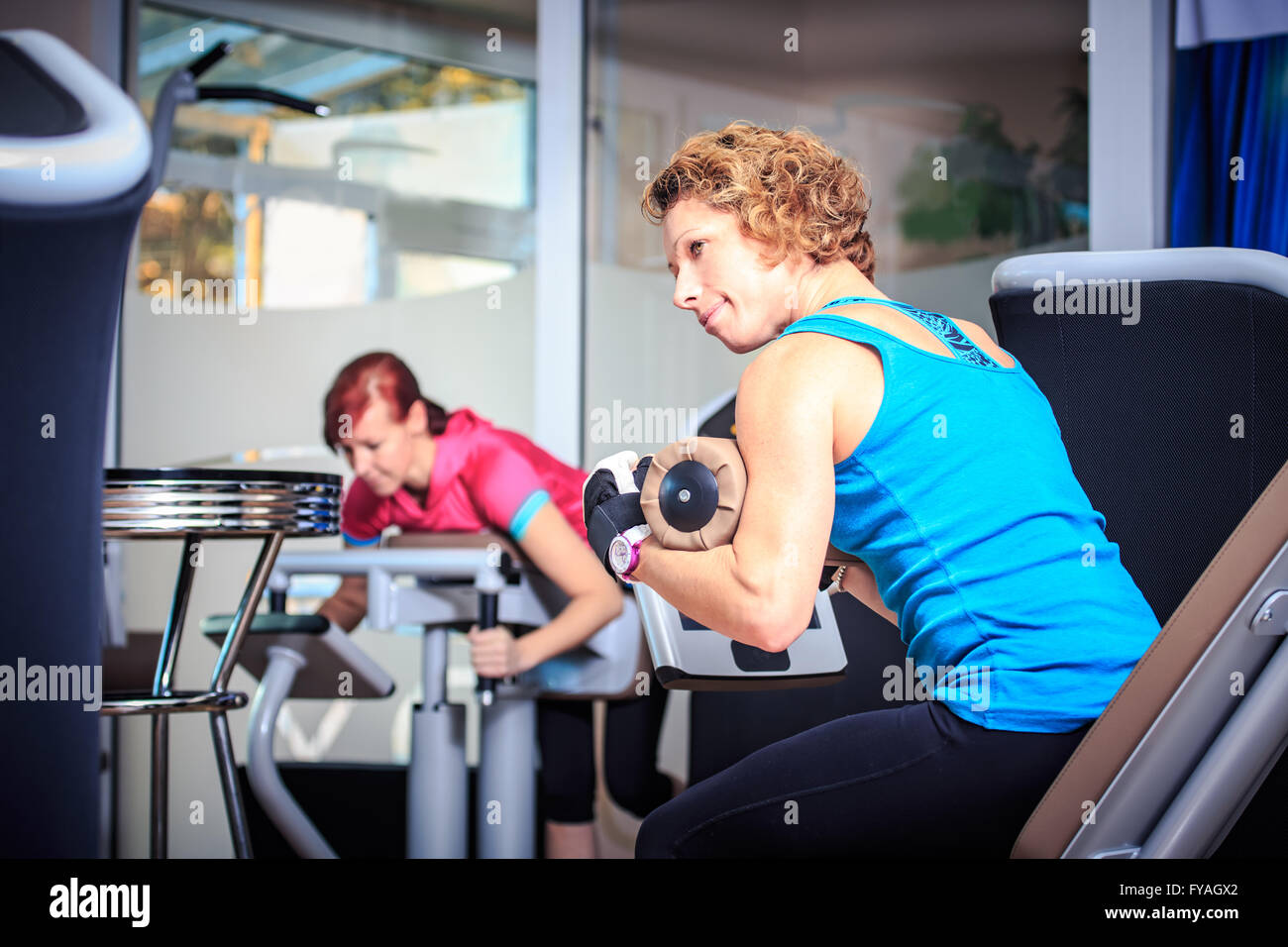 Woman and machine and gym hi-res stock photography and images - Alamy