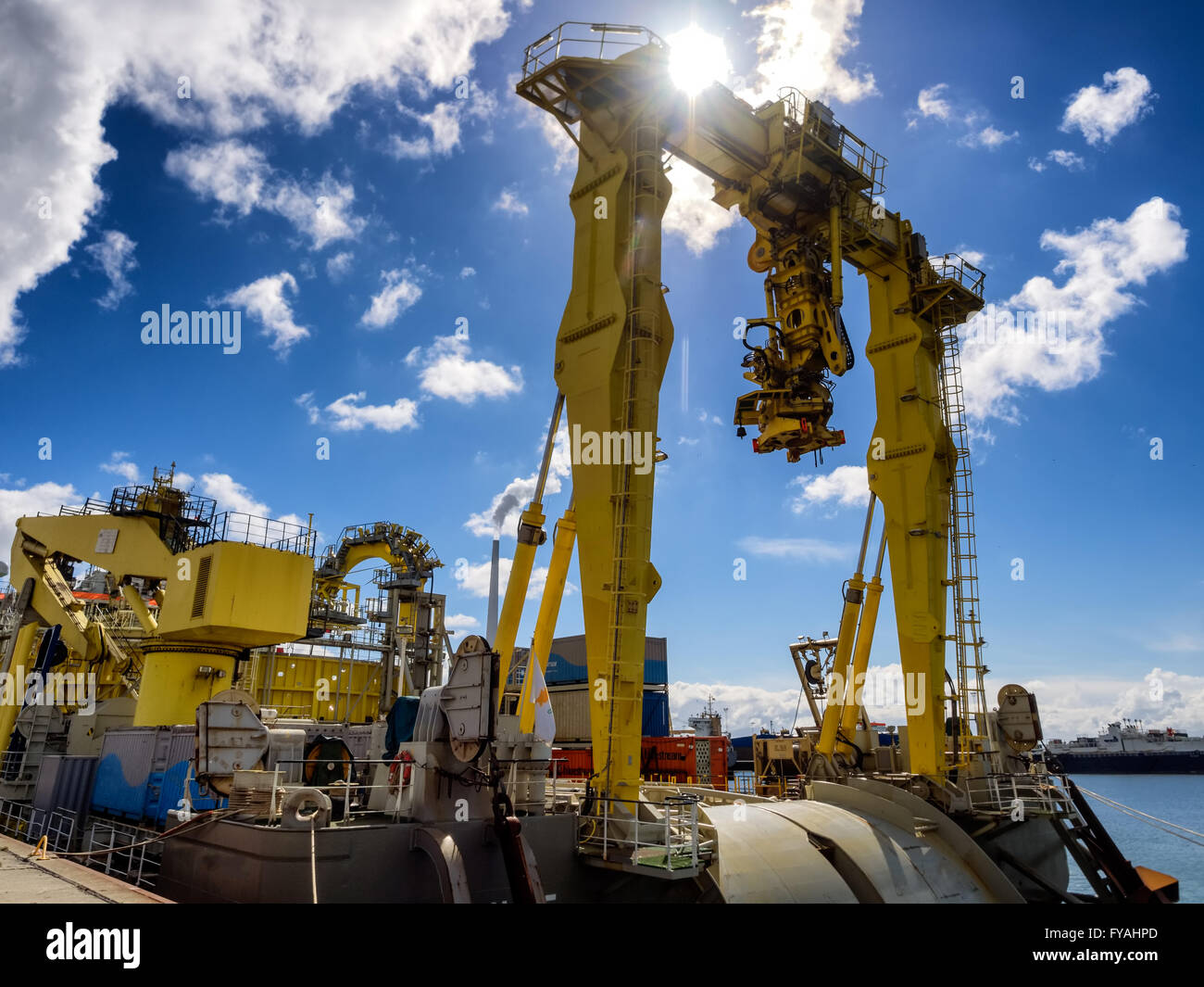 Offshore floating crane hi-res stock photography and images - Alamy