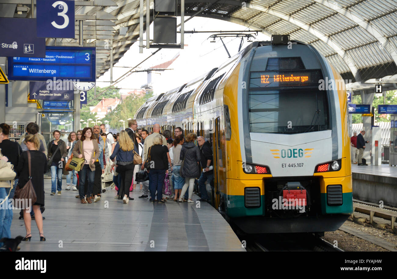 Bahnhof bahnsteig deutschland hi-res stock photography and images - Alamy