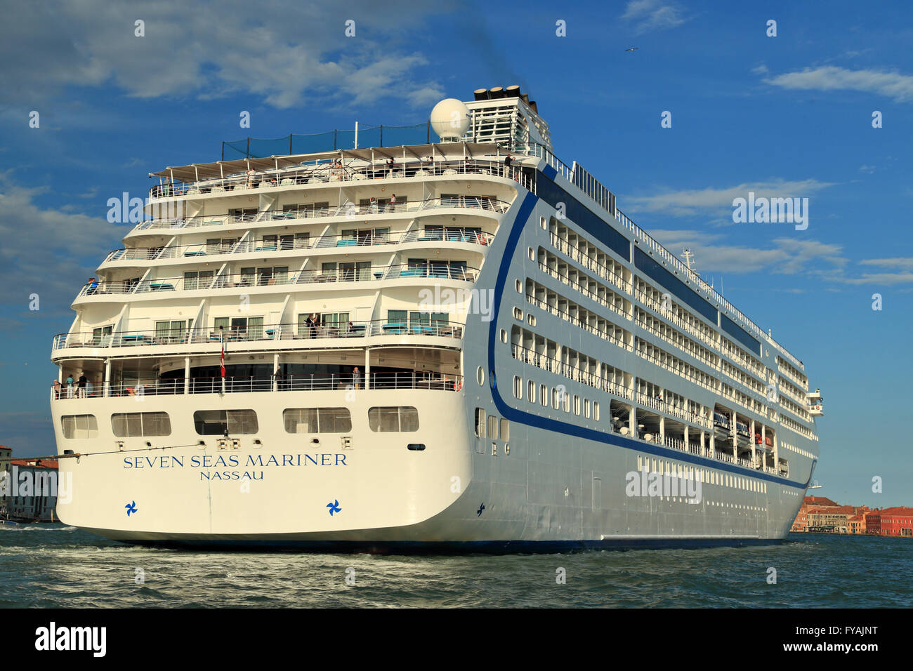 Luxury cruise ship Seven Seas Mariner, IMO 9210139 Stock Photo - Alamy