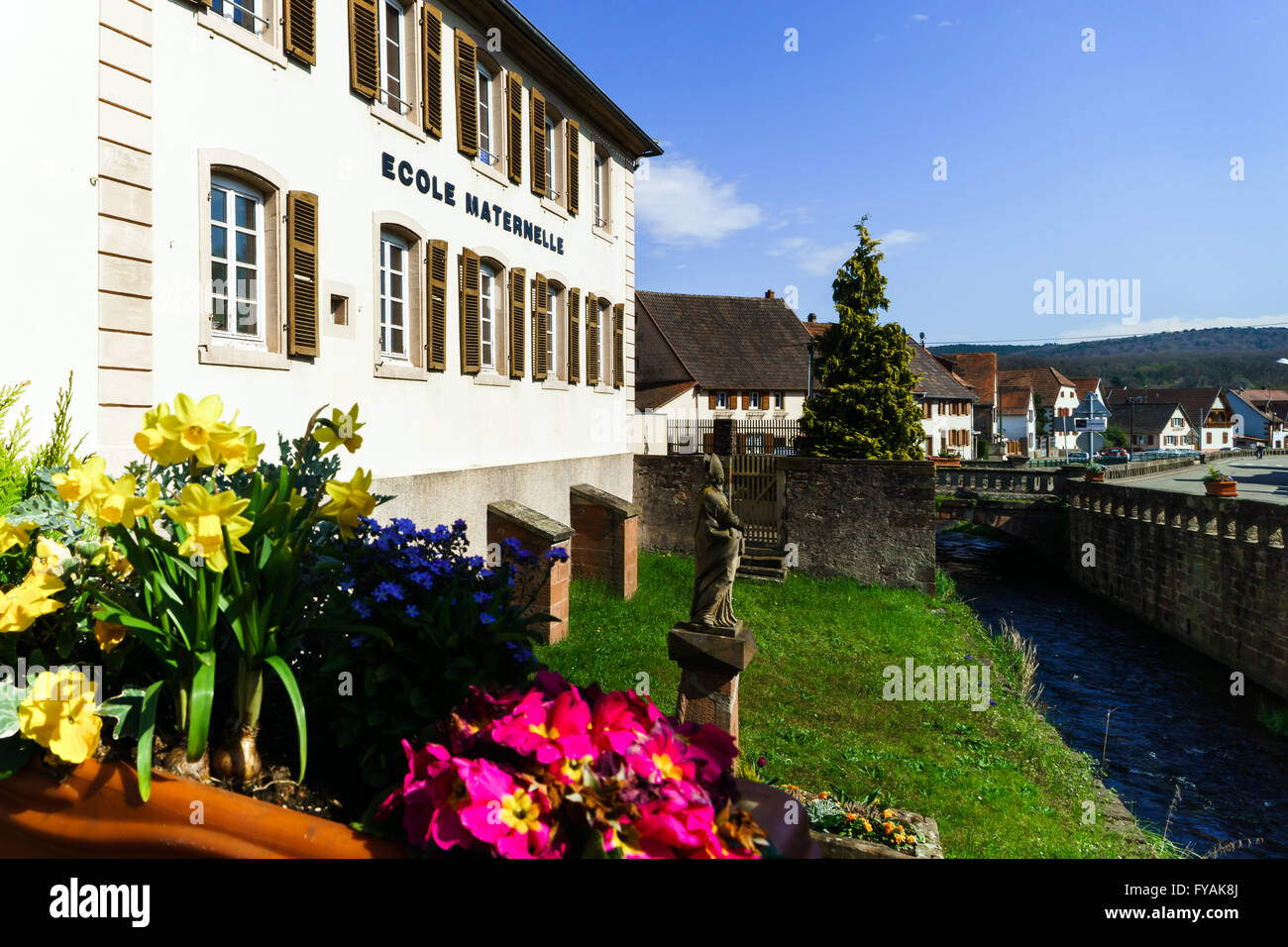 French elementary school building hi-res stock photography and images ...
