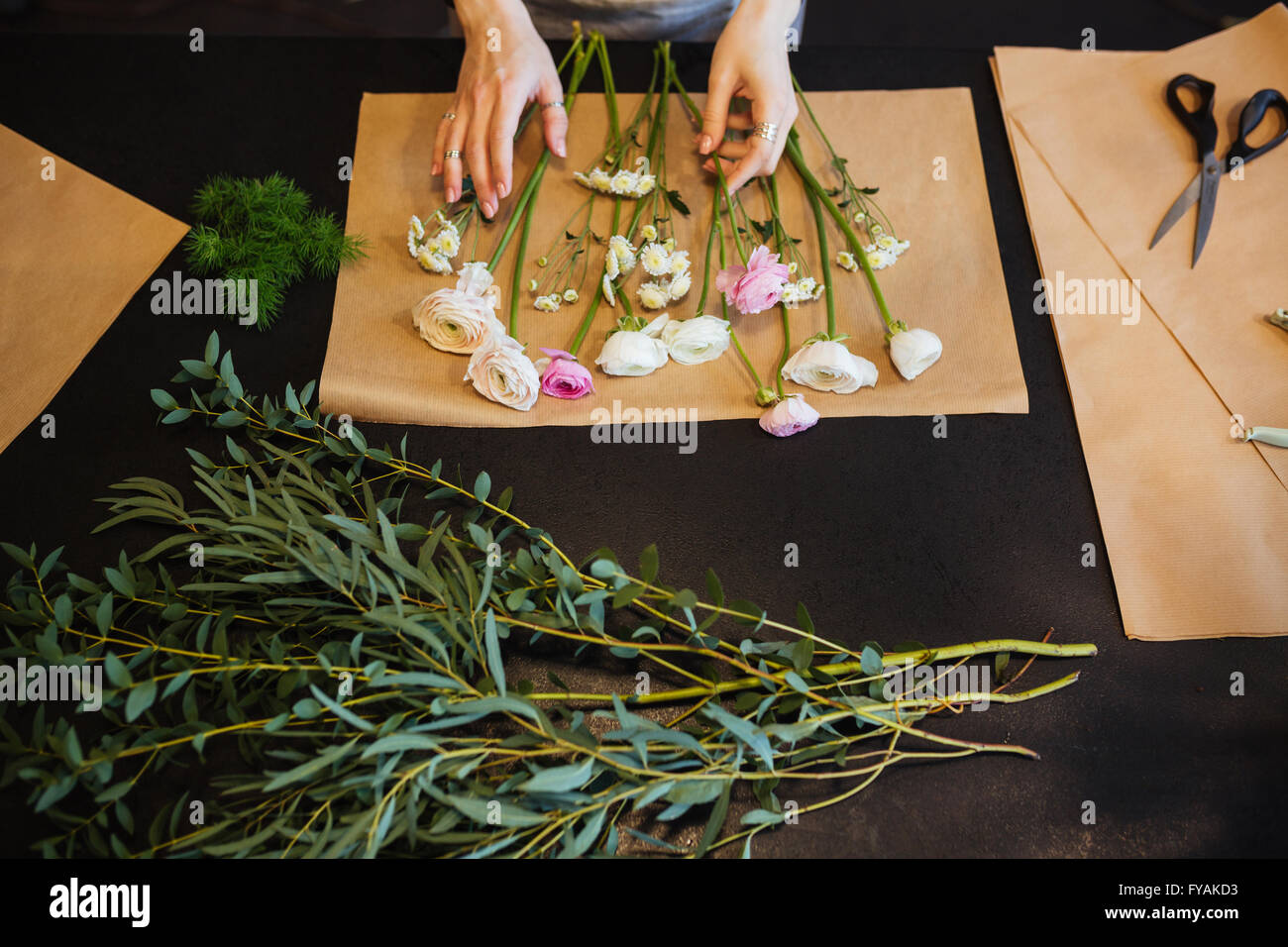 Hands arranging flowers hi-res stock photography and images - Alamy