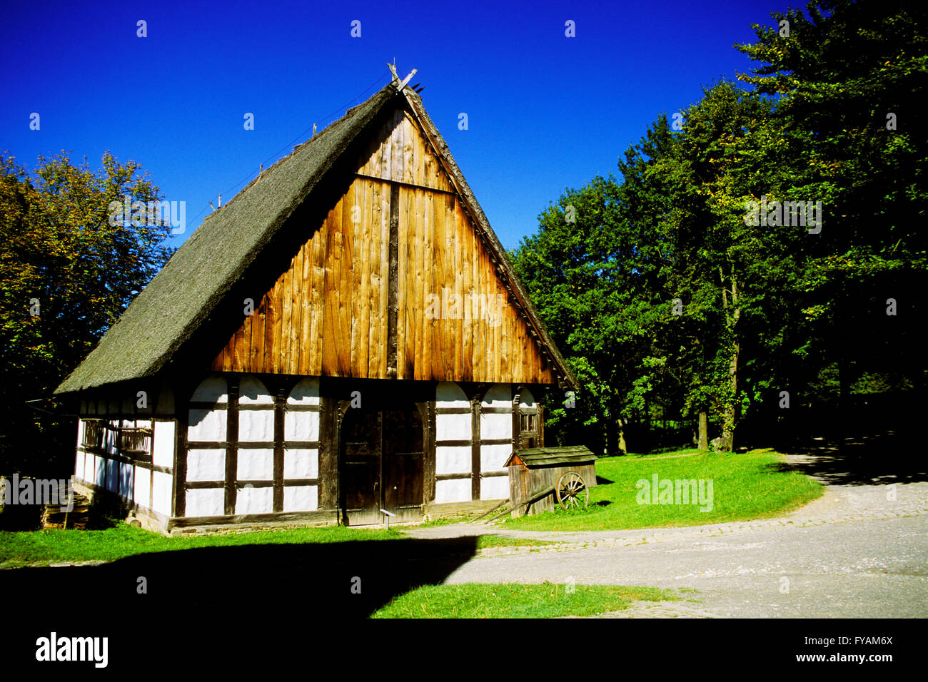 Timber frame homes hi-res stock photography and images - Alamy