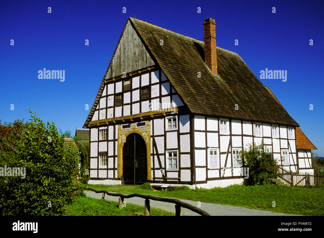 Timber frame homes hi-res stock photography and images - Alamy