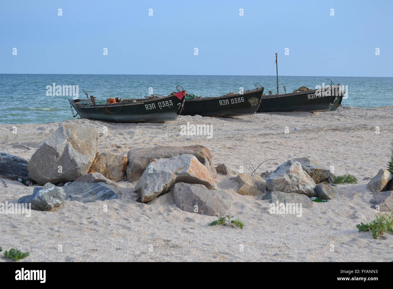 Seashore with boats hi-res stock photography and images - Alamy