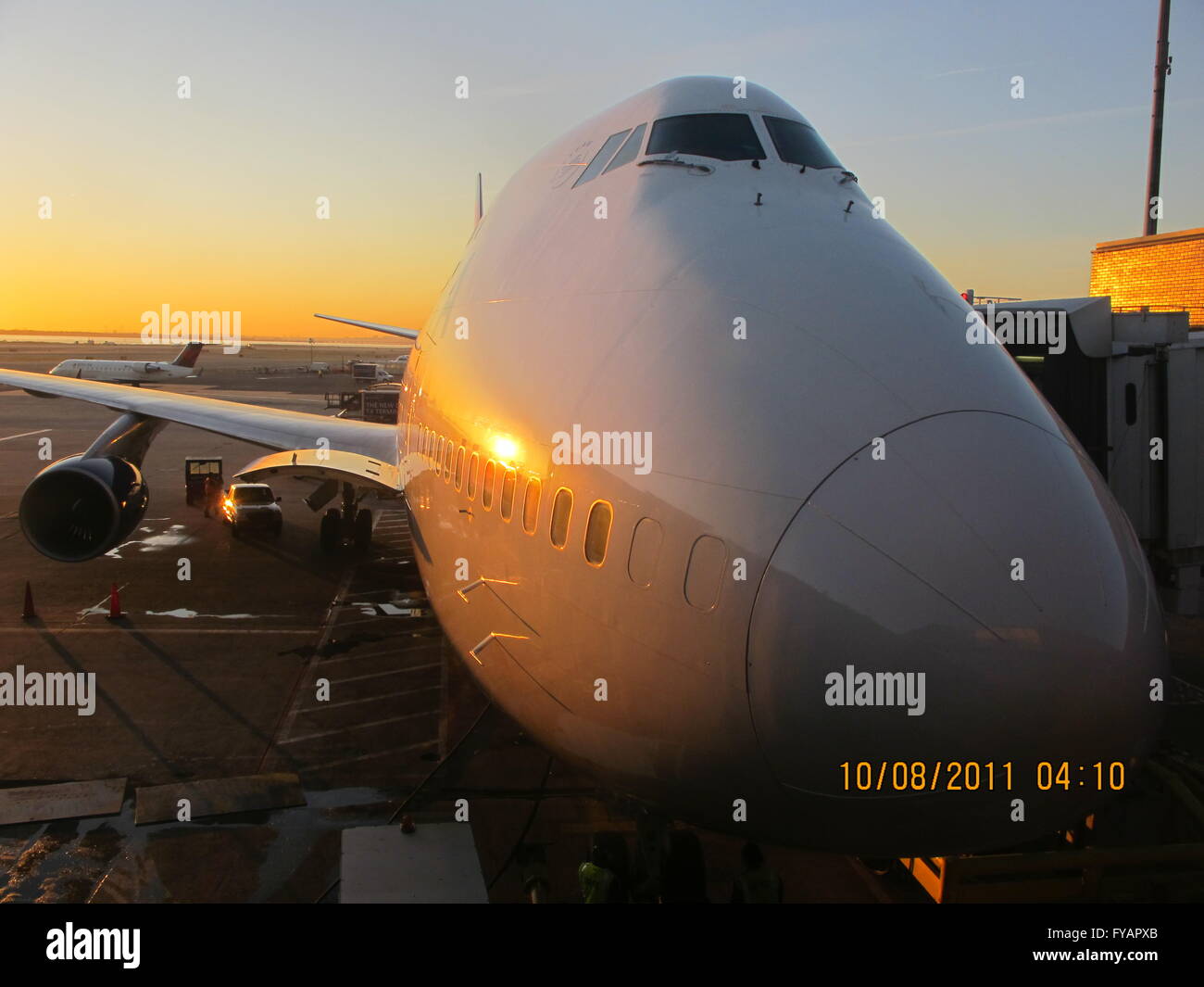 Cockpit boeing 747 in flight hi-res stock photography and images - Alamy