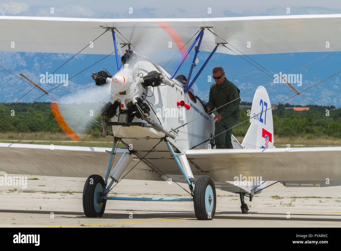 Po-2 biplane aircraft engine running propeller turning Stock Photo - Alamy