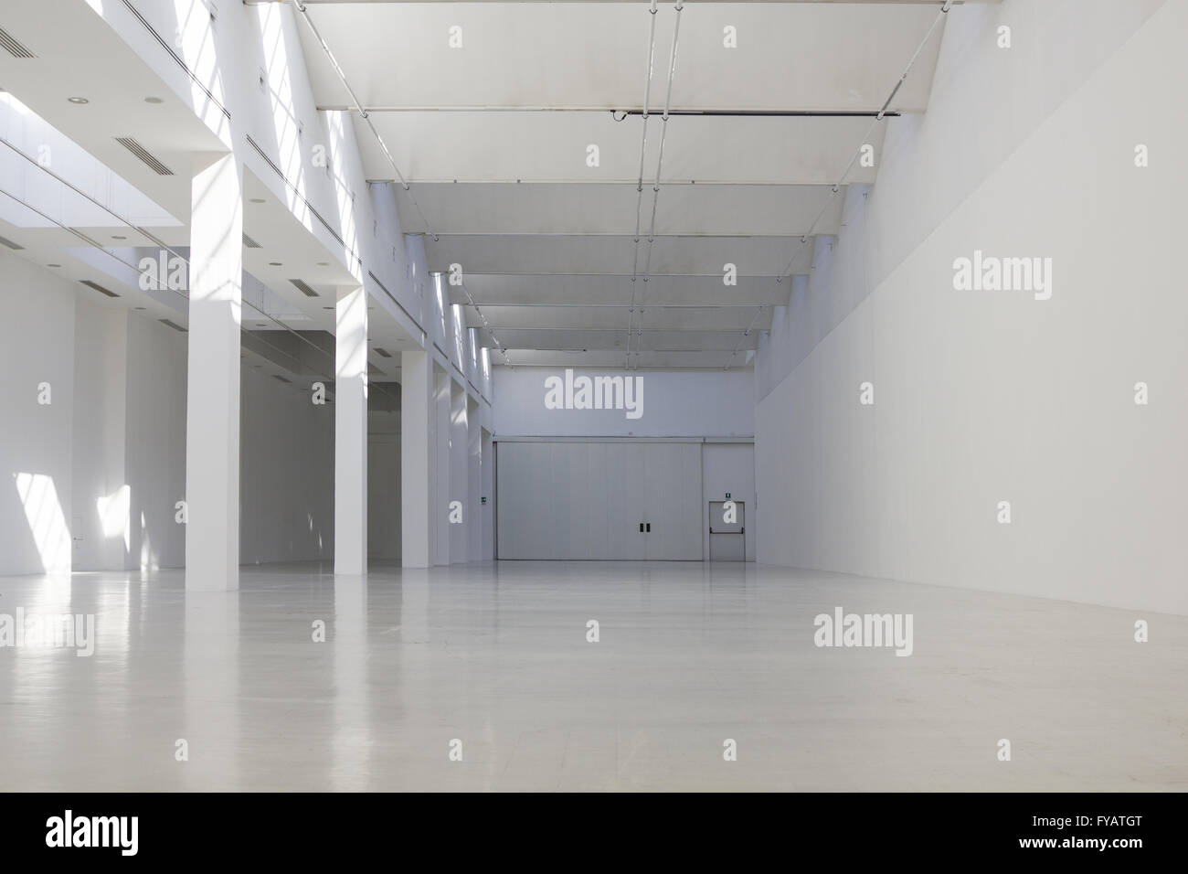 Empty Art Gallery Concrete Hall Stock Photos & Empty Art Gallery ...