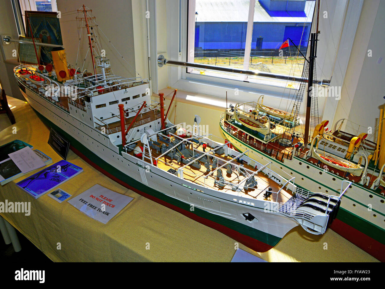 Ship cannon model hi-res stock photography and images - Alamy