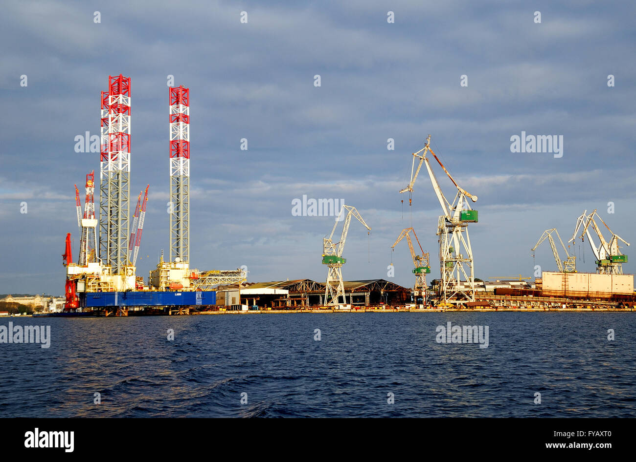 Drilling platform under construction hi-res stock photography and ...