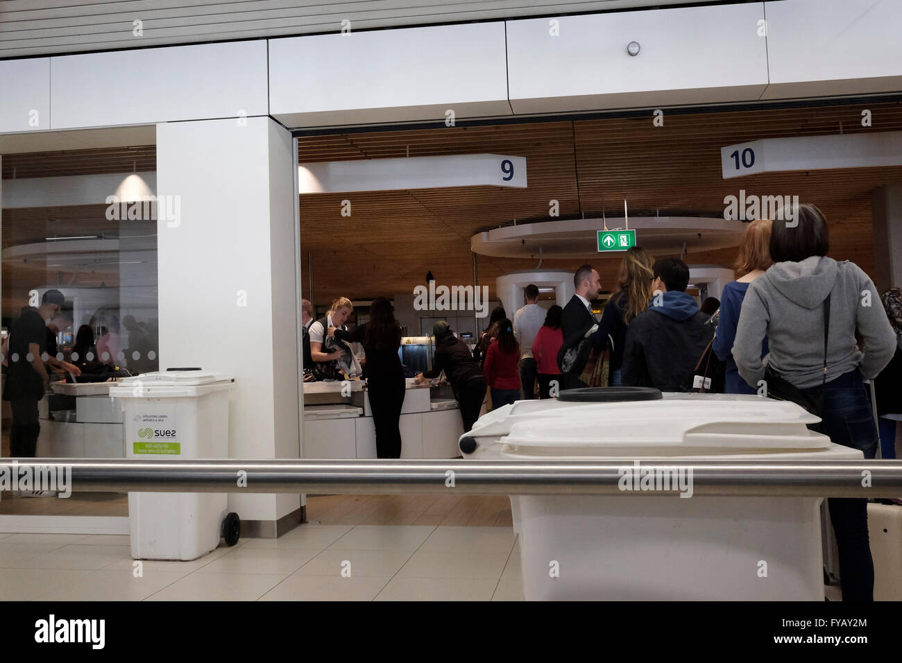 Schiphol security hi-res stock photography and images - Alamy