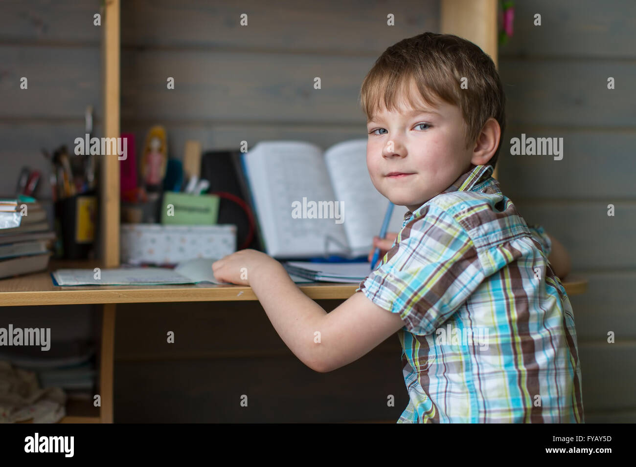 Kids doing homework table hi-res stock photography and images - Alamy