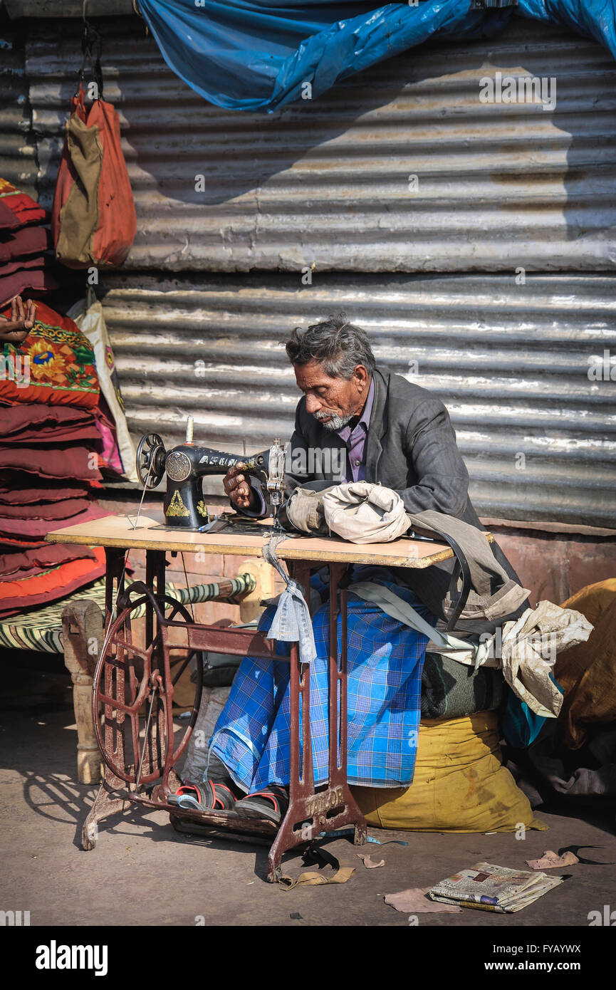 Treadle sewing machine hi-res stock photography and images - Alamy