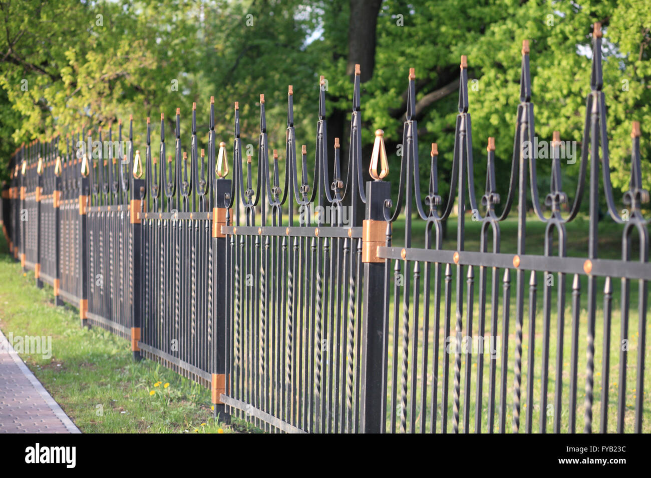 Metal fence gold hi-res stock photography and images - Alamy